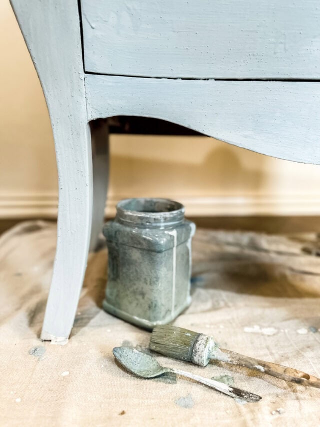 Milk Paint Mastery: Achieve a Beautiful, Chipped Finish (Recipe ...